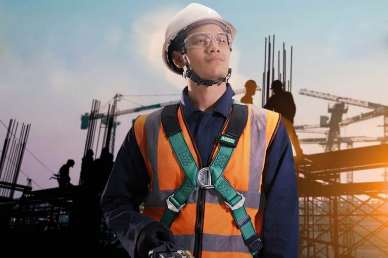 Arnés de seguridad: ¿Cómo usarlo correctamente? - KPN Safety